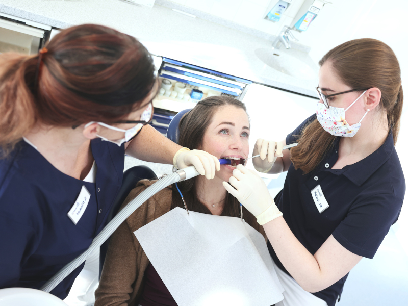 Über uns - Karriere bei dein Zahnarzt machen!