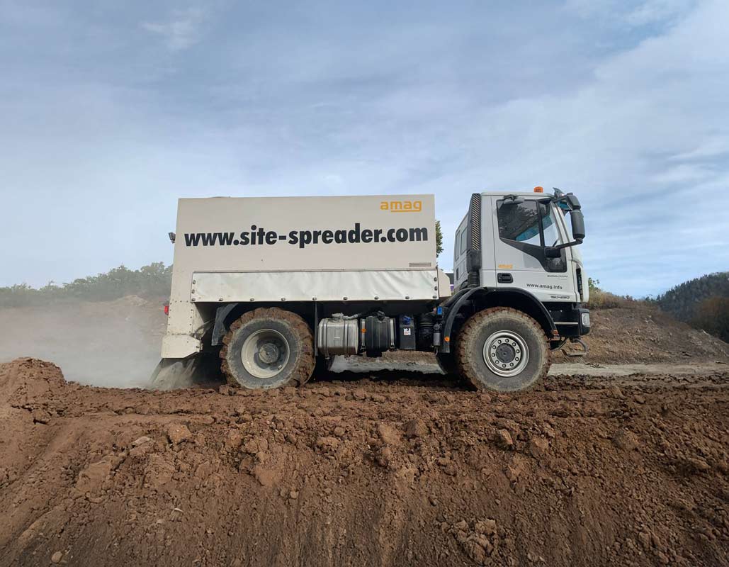 Zementstreuer | Wasserwagen | Bodenstabilisierer - amag GmbH